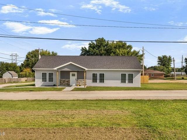 1202 Hillcrest Rd, California, MO 65018