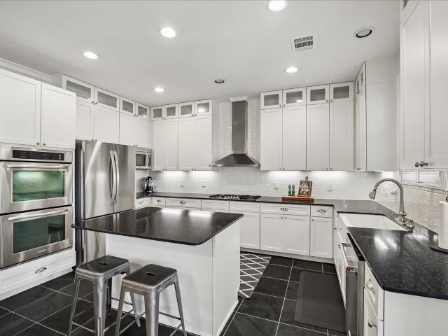 1202 Lodgeglen Court