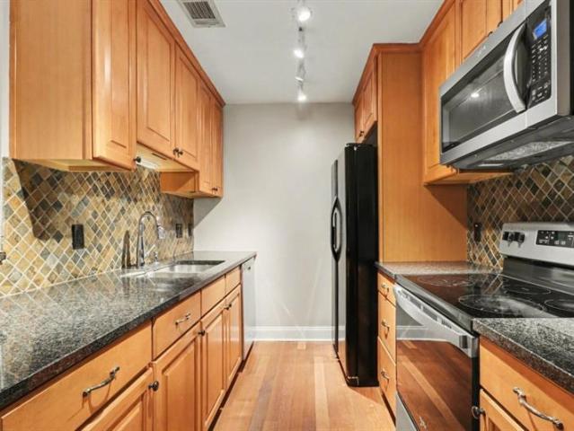 1202 Pine Heights