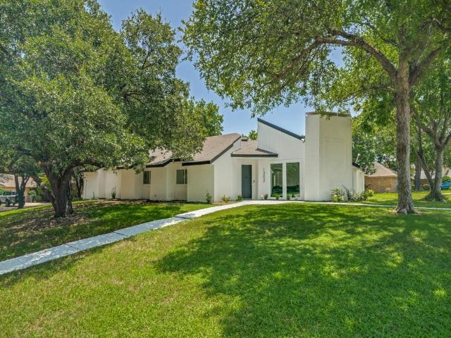1202 Quail Hollow Drive