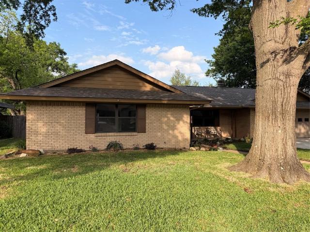 1202 Red Oak