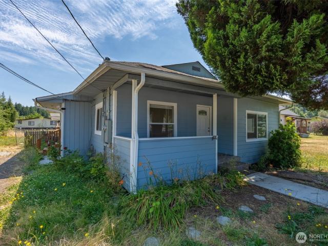 1202 Rhobina Street