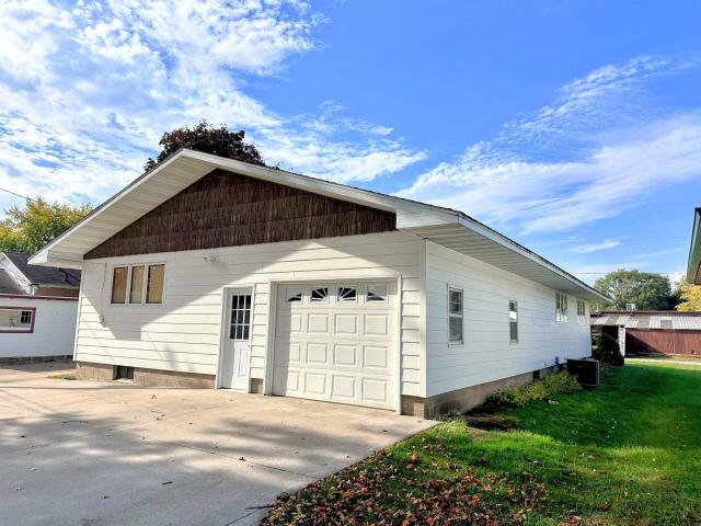 1202 S 9th St, Prairie du Chien, WI 53821 | Compass