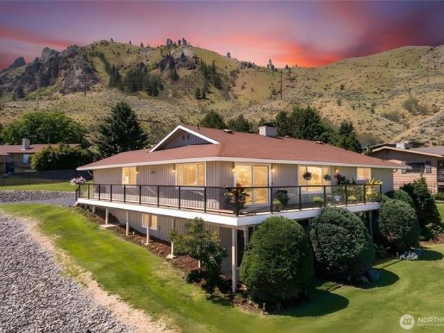 1202 S Hills Dr, Wenatchee, WA 98801