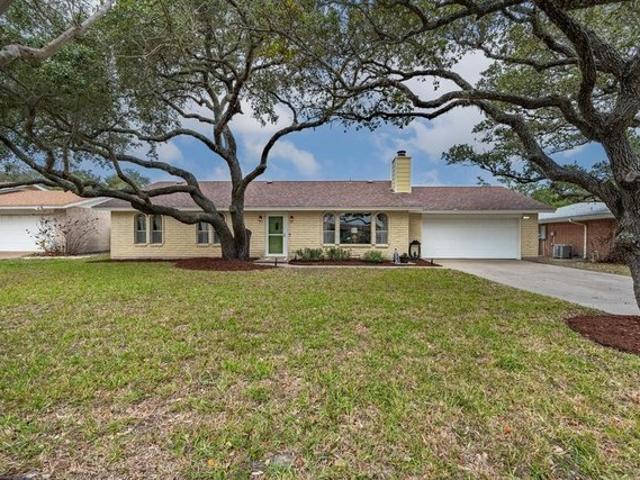 1202 S Paisano St, Rockport, TX 78382
