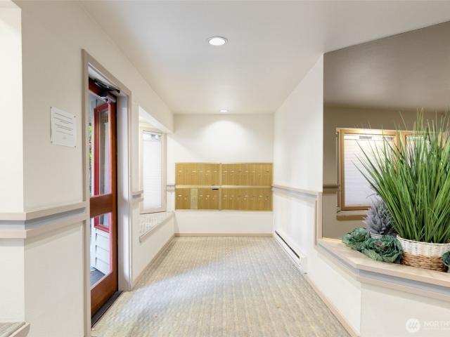 1202 th Avenue NE # 304