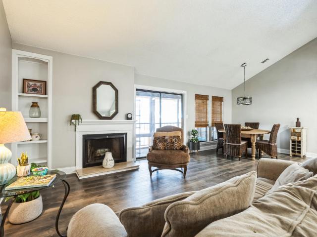 1202 Thorpe Ln # 406D