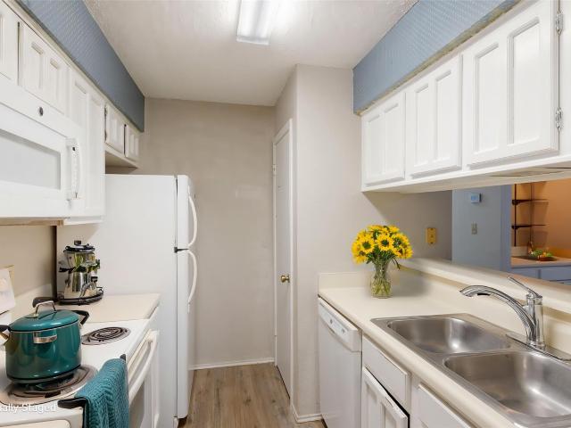 1202 Thorpe Ln # 216