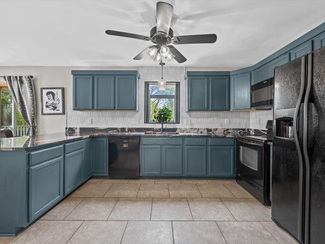 1202 W Oakwood Rd