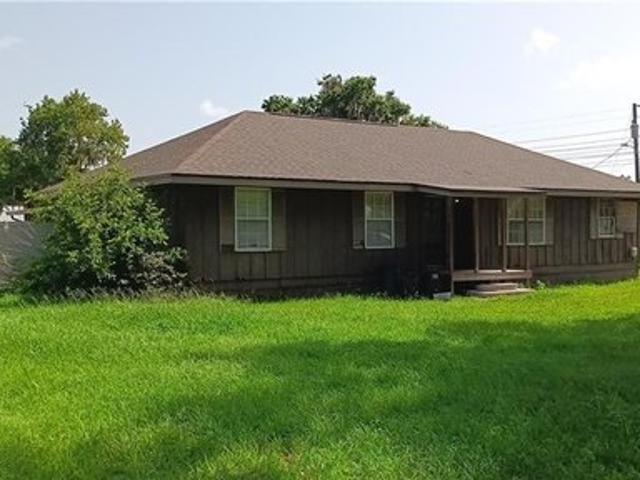 1202 W Main St, Bowling Green, FL 33834