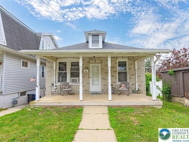 1202 Wiley St, Fountain Hill, PA 18015
