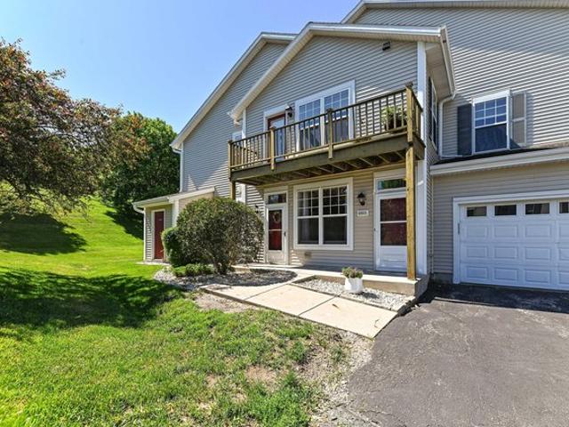 1202 Woodbury Cmn Unit A, Waukesha, WI 53189