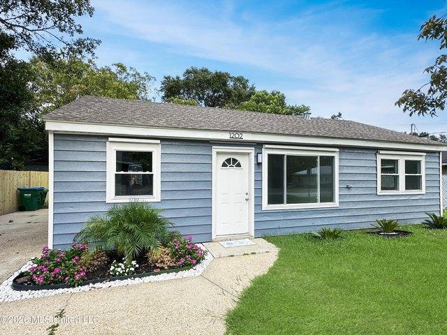 1202 13th St, Pascagoula, MS 39567