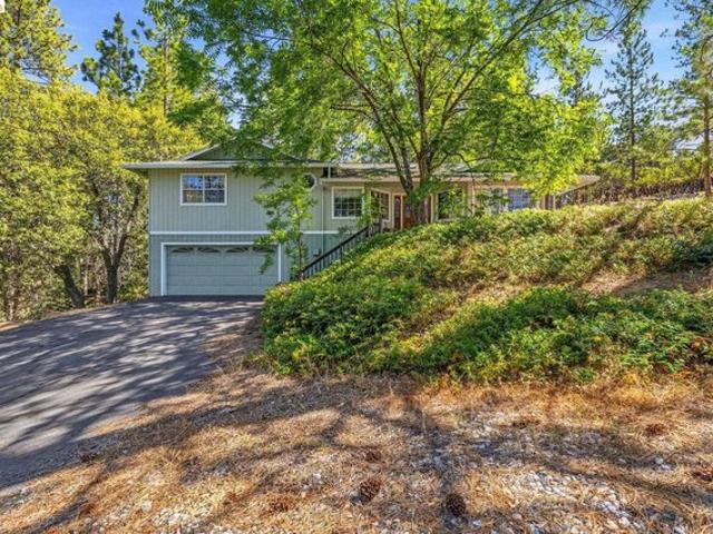 12033 Hillhurst Cir, Groveland, CA 95321