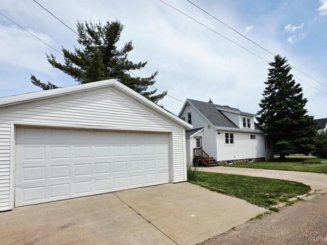 1203 N 3rd St, Ishpeming, MI 49849