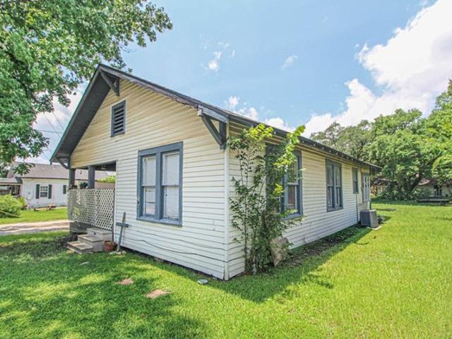 1203 N Houston Ave, Livingston, TX 77351