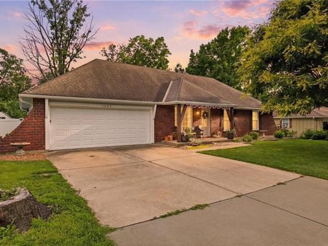 1203 Charles St, Harrisonville, MO 64701