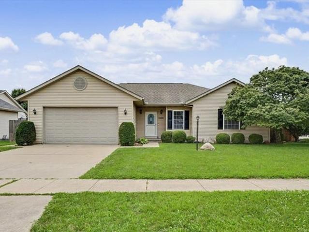 1203 Edgeview Dr, Mahomet, IL 61853