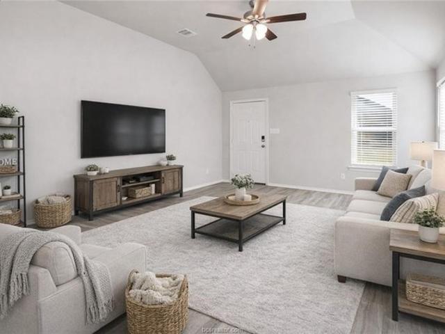 1203 High St, Navasota, TX 77868
