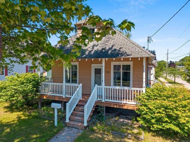 1203 Jackson St, Marinette, WI 54143