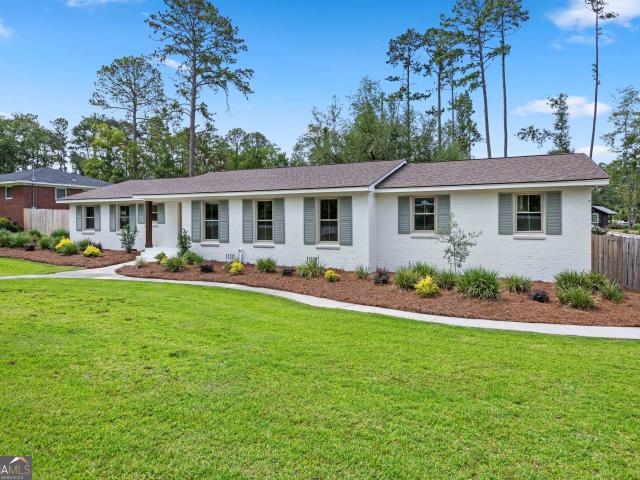 1203 Lakeview Dr