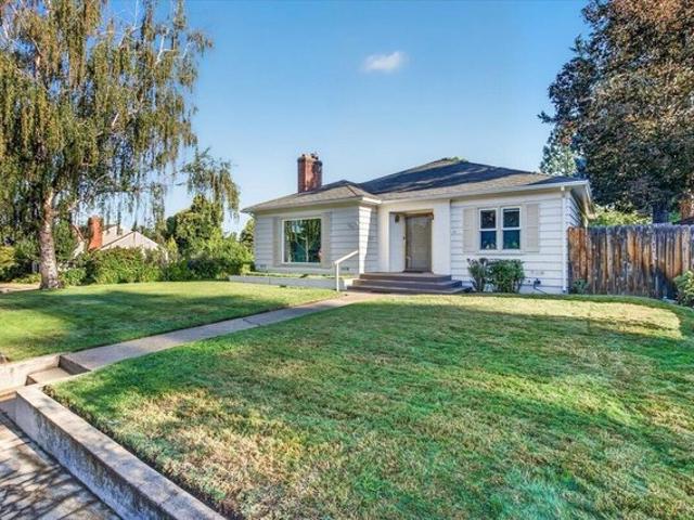 1203 Queen Anne Ave, Medford, OR 97504