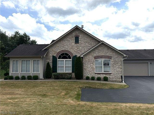1203 River Glen Dr NE, Warren, OH 44484