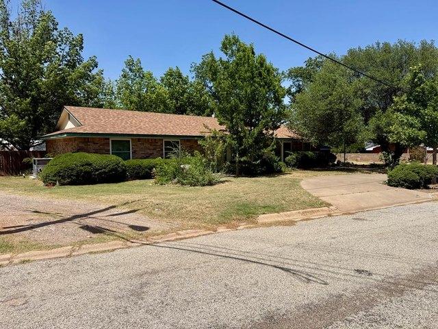 1203 Stanley St, Sweetwater, TX 79556