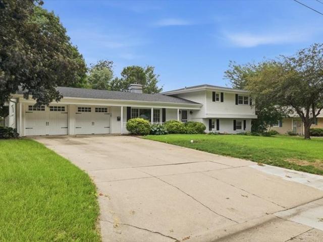 1203 S 14th Ave W, Newton, IA 50208
