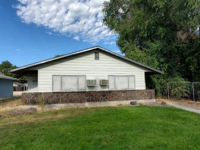 1203 S Elder St, Nampa, ID 83651