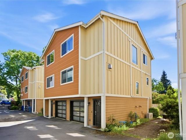1203 th Ave NE Unit A, Seattle, WA 98125