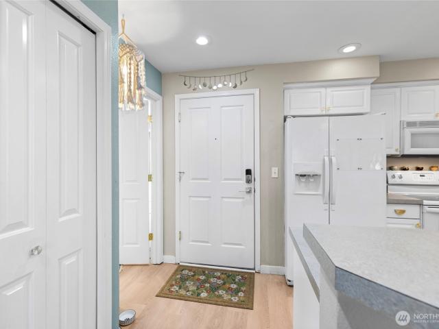 1203 th Avenue NE # 103