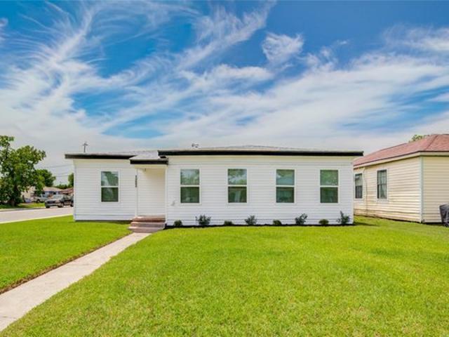 1203 W 6th St, Freeport, TX 77541