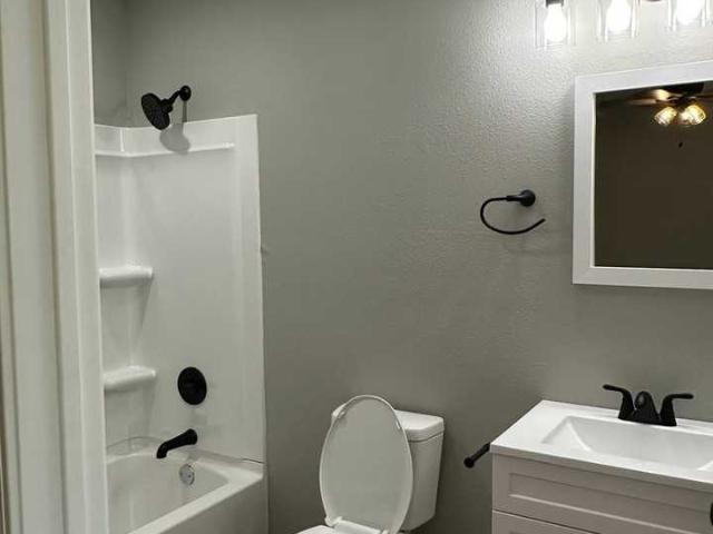 120 122 S Pearl Duplex 3 Bedroom Apartment for Rent at 120 Pearl Avenue, Joplin, MO 64801