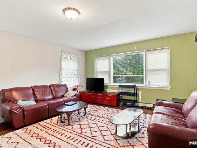 120 122 Tuxedo Parkway