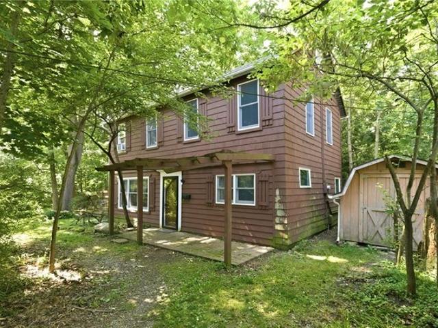 120 1/2 Glen St, Yellow Springs, OH 45387
