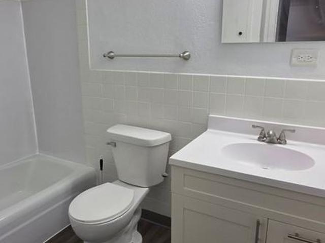 120 32nd St NE 1 Bedroom Apartment for Rent at 120 32nd St Ne, Cedar Rapids, IA 52402 Kenwood Park