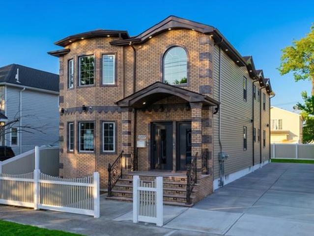 120 37 th St, Jamaica, NY 11434