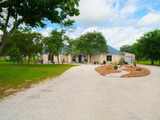 120 County Road 6867, Natalia, TX 78059