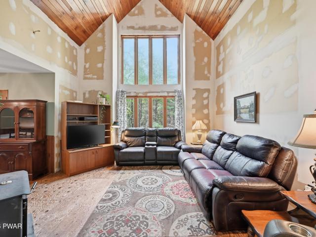 120 Coutts Point Drive
