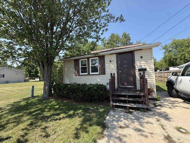 120 Call Ave, Oconto, WI 54153