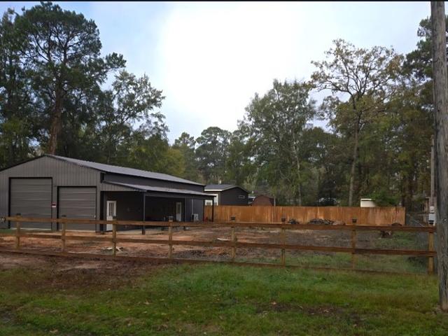 120 Canary St, Pointblank, TX 77364