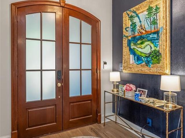 120 Carondelet Court