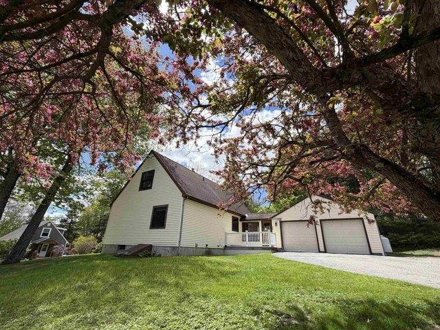 120 Carriage Hill Rd, Brattleboro, VT 05301