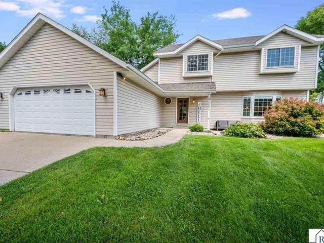 120 Chaucer Ct, Mankato, MN 56001