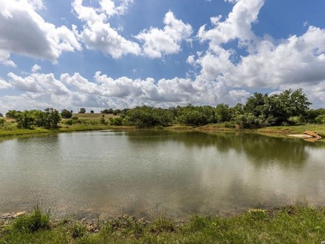 120 Anderson Hl, Seguin, TX 78155