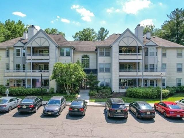 120 Acadia Ct, West Windsor Township, NJ 08540