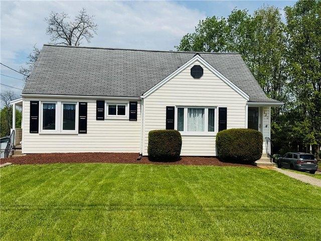 120 Arizona Dr, New Kensington, PA 15068