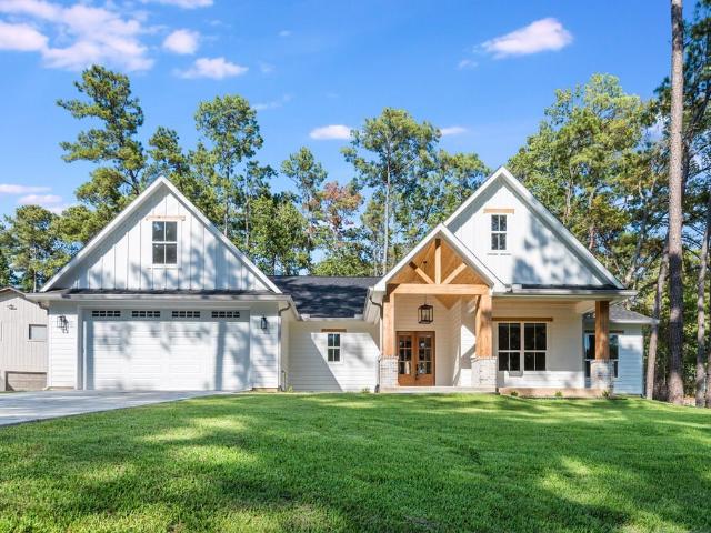 120 Boxwood Lane N