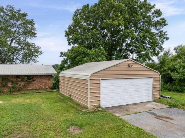120 Blakey Rd